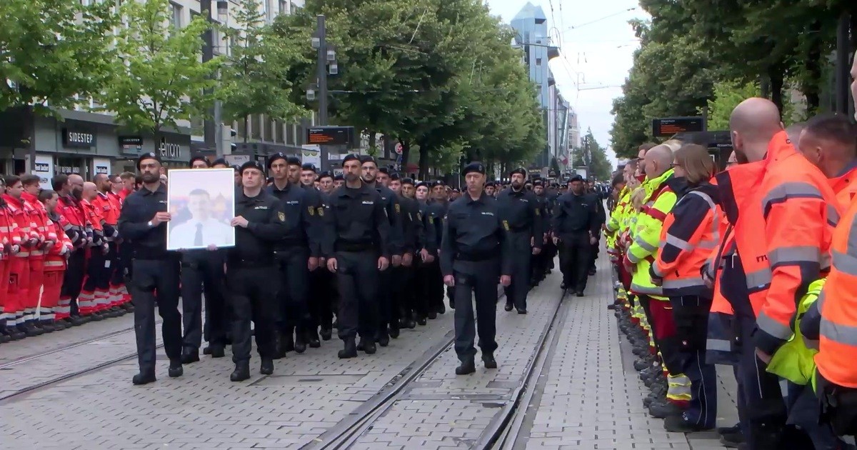Trauer in Mannheim – Tausende gedenken Rouven Laur mit Trauermarsch | RNF.de